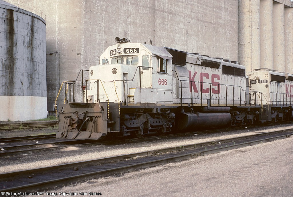 KCS SD40-2 666